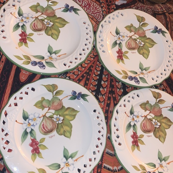 Pietro Brunelli | Kitchen | Brunelli Tiffany Plates Made In Italy Salad ...